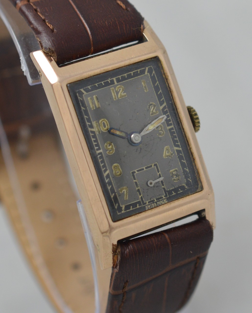 1943 9K Gold 'Tank' Wristwatch - Blog